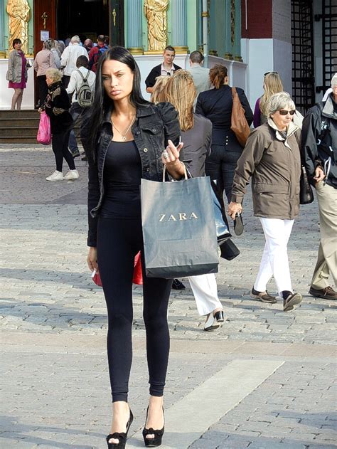 ФотоМафия • Девушка в леггинсах на шпильках • Клуб фотоохотников на девушек