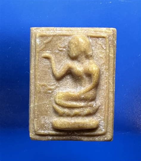 พระผงน้ำมัน พิมพ์แม่นางกวักหลังยันต์ วัดมฤคทายวัน Ennxo