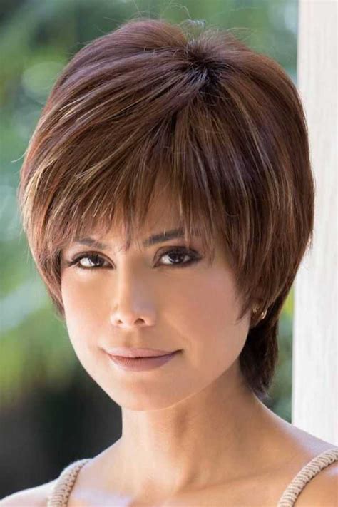 29 Stylish Wedge Haircuts For Older Women To Look And Feel Fabulous