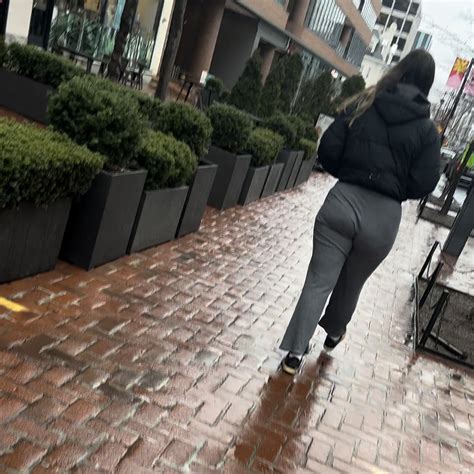 Pawg With Jiggly Ass In Grey Leggings Spandex Leggings And Yoga Pants