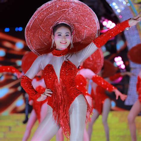 เต้นให้ยายดูก่อนค่ะ แฝดเพชรพลอย แฝดพลอยเพชร ลูกสาวแอนบอย แอนบอย บอยแอน แอนอรดี บอยศิริชัย