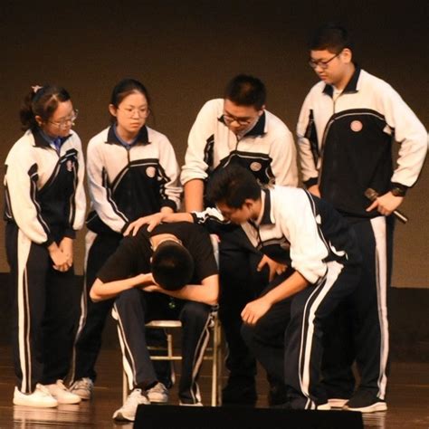 一场“心理剧”搞定“小情绪”，这场学生们自导自演的校园剧燃爆了！化羽心理剧自导自演新浪新闻