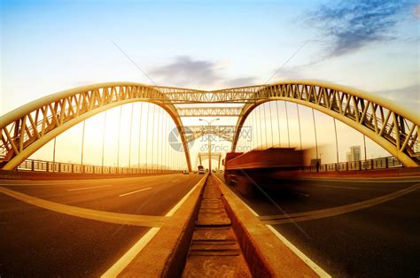 在黄昏景观的现代桥梁高清图片下载 正版图片504808147 摄图网
