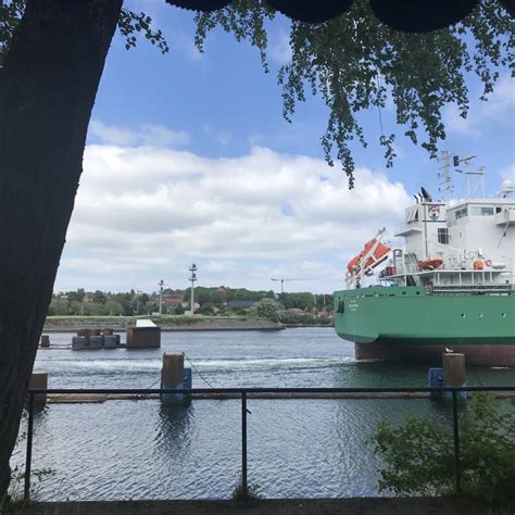 Ships Displace Huge Amounts Of Water And It Doesn T Come Back Immediately When They Are Gone