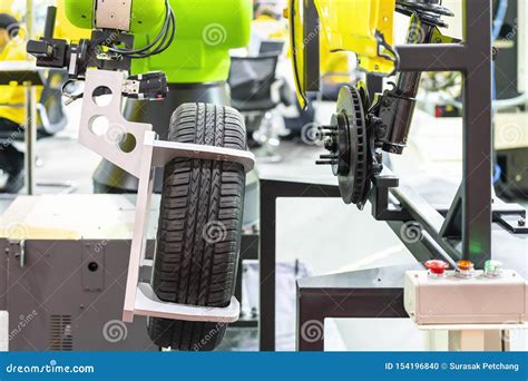 High Technology And Precision Robot Grip With Automatic Clamp Or Chuck For Catch Wheel And Tire