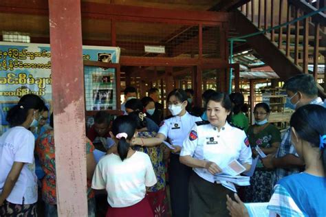 ထားဝယ်မြို့နယ်၌ပန်းခင်းစီမံချက်ဖြင့်အိမ်ထောင်စုလူဦးစာရင်းနှင့်နိုင်ငံသားစိစစ်ရေးကတ်ပြားများ ကွင