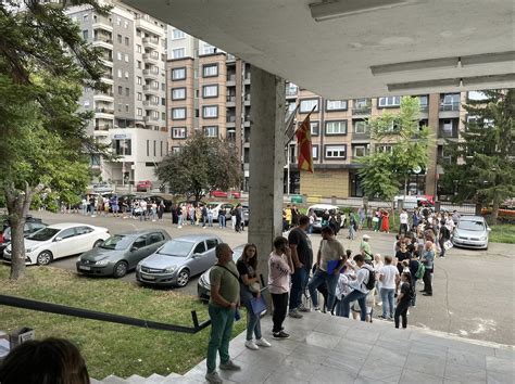 Учениците ги „слават“ проблемите на образовниот систем ВРЕМЕ