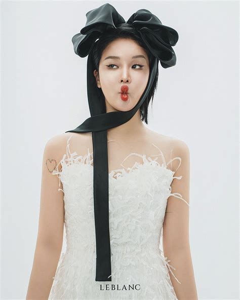 르블랑웨딩공식 인스타그램 르블랑웨딩 심플하지만 감각적인 디자인 실크드레스 맑고 투명한 비즈드레스 레이스드레스 🔻youtube🔻 유튜브웨딩르블랑애나쌤