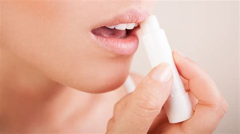 Why Lips Become Dry In Winter Lipstutorial Org