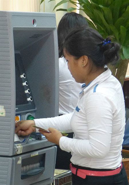 experts card usage insecure in vietnam
