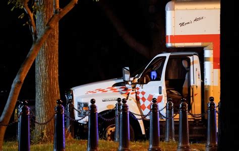 អ្នកបើករថយន្តចូលក្នុងរបងសេតវិមានត្រូវចោទប្រកាន់ពីបទគំរាមលោក Biden សារព័ត៌មាន នគរវត្ត