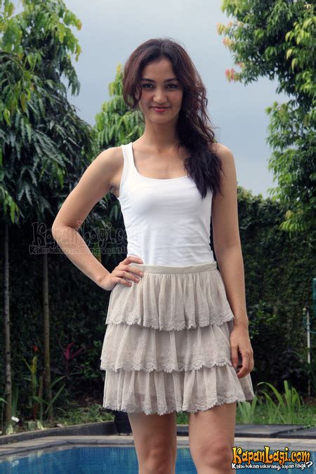 Galeri Artis Hot Atiqah Hasiholan