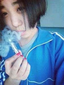 13歲女學生抽煙喝酒老師該不該打老師收紅包該不該罰 每日頭條