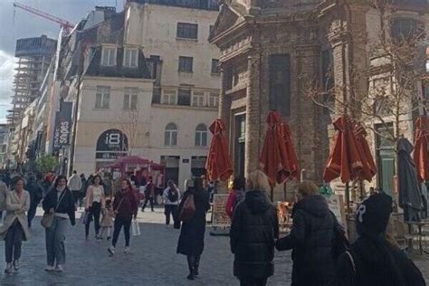 Донька моя добре гроші рахувати вміє бо одразу запитала на що ж то я