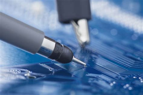 Measuring Electronic Signal Using Oscilloscope On The Pcb Electronics Repair And Digital