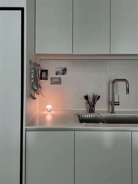 Orijung 요즘 내 최애 주방템들 모음 먼저 주방 조리도구들이 여기저기 흩어져 있던 걸 이케아 주방 레일 달아서 툭툭 걸어두니 확실히 공간도 깔끔하고 뭔가 심플하고