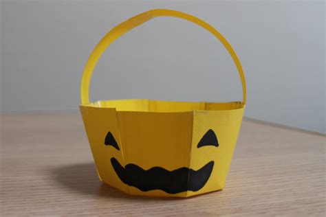 色画用紙1枚で簡単に出来る！ハロウィンお菓子バッグの作り方 イクジラ
