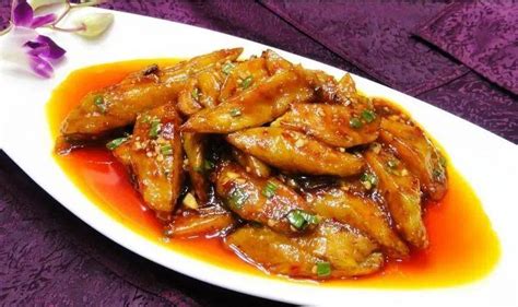 炒茄子时，最“忌”直接放油，大厨教你这样做，茄子不发黑不油腻时候美味水分