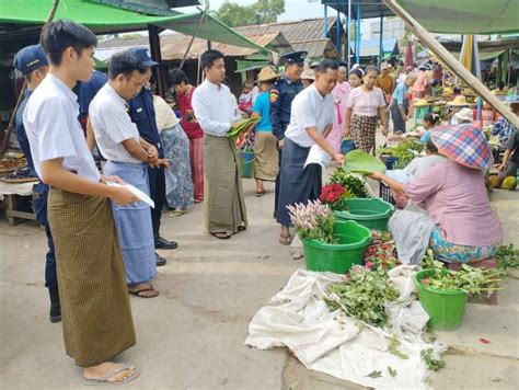 စလင်းမြို့နယ်၌ ပလတ်စတစ်သုံးစွဲမှုလျှော့ချရေးအတွက် ကြာဖက်၊ ငှက်ပျောဖက်များ ဖြန့်ဝေခြင်း