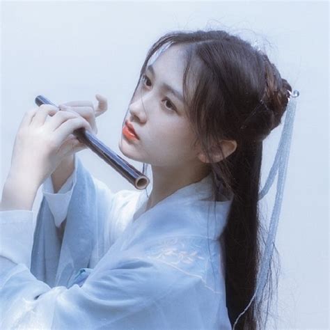 古风头像k故梦 橙翼 陈渡小雪 西风里摆下灞陵别酒 粗布乱头 浣纱女巧遇了万户侯 谁见翻云覆雨刀笔手 二十年写一段风流 美人尚小 英雄年幼