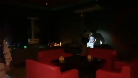 บุกจับคาราโอเกะ ให้หญิง 16 ปี ปรนนิบัติลูกค้า ผงะ เจอยาอีปั๊มลาบูบู้