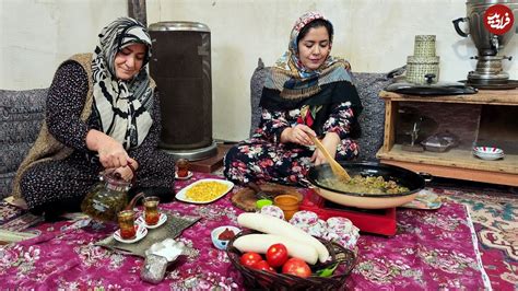 ویدئو پخت یک غذای محلی و ساده با دل مرغ به سبک یک مادر و دختر روستایی