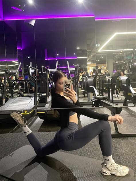 Спортивное фото Фотографии фитнеса Девушки в тренажерном зале Фотографии тренировок