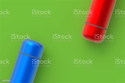녹색 배경에 보온병 금속 열 플라스크 텍스트를 위한 공간입니다 평면도 3d 렌더링 0명에 대한 스톡 사진 및 기타 이미지 0명 3차원 형태 강철 Istock