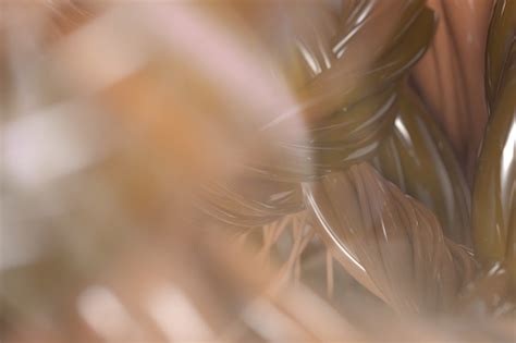 두꺼운 초콜릿 액체의 뒤틀린 흐름에서 가벼운 추상적 인 배경 요리와 과자 주제에 대한 텍스트를위한 빈 공간이있는 템플릿 곡선에 대한 스톡 사진 및 기타 이미지 Istock