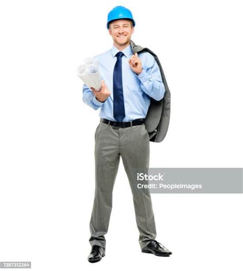 스튜디오에 홀로 서 청사진을 들고 잘 생긴 젊은 계약자의 전체 길이 샷 25 29세에 대한 스톡 사진 및 기타 이미지 25 29세 30 39세 개발 Istock