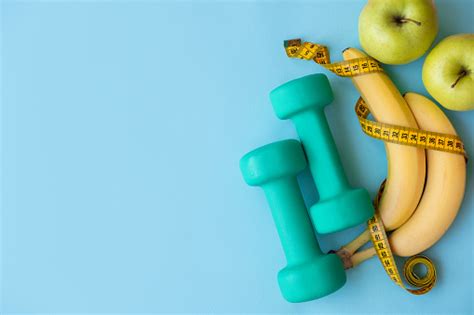 블루 테이블에 스포츠 장비와 피트니스 다이어트와 건강한 라이프 스타일 개념 배경 Fot 텍스트 배치 0명에 대한 스톡 사진 및 기타 이미지 Istock