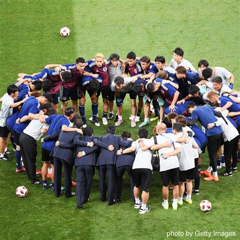全員で円陣を組む日本代表【ベルギーvs日本：ラウンド16】 写真 2018ロシアw杯 サッカー｜dメニュースポーツ