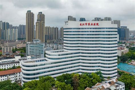 武汉市第五医院西院综合大楼扩大片建设项目主体结构顺利封顶 武汉博宏建设集团有限公司