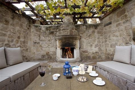 You Wont Believe This 5 Star Luxury Hotel Carved Into A Cave Exists