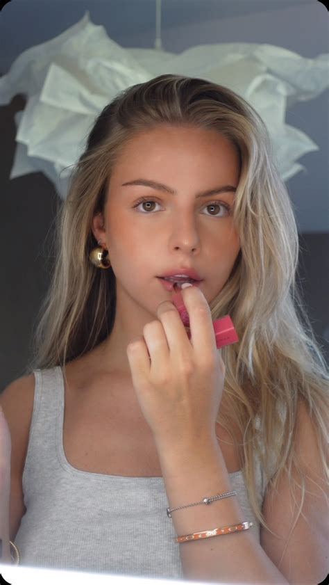 Julia Rose Model