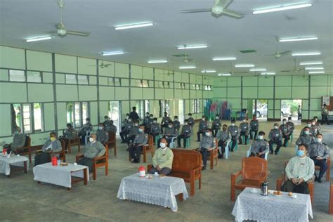 စစ်ကိုင်းမြို့၌ ပါတီစုံဒီမိုကရေစီ အထွေထွေရွေးကောက်ပွဲတွင် တာဝန်ထမ်း ဆောင်မည့် အထူးရဲတပ်ဖွဲ့ဝင်မ