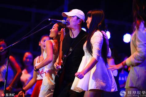 从工体馆到工体场，崔健摇滚开唱要死不回头 手机凤凰网