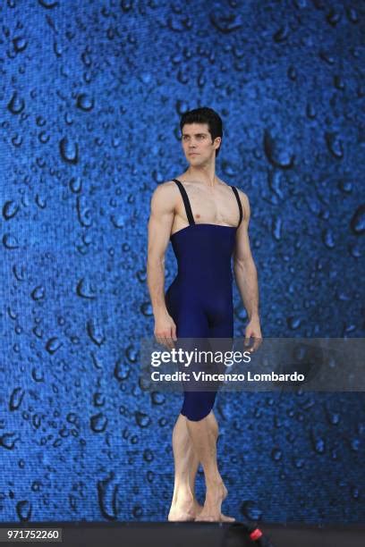 Roberto Bolle Photos Photos And Premium High Res Pictures Getty Images