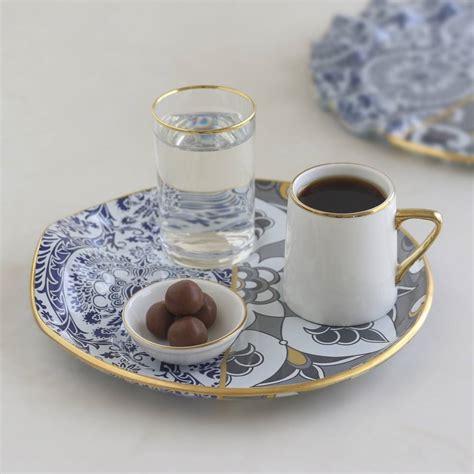 طقم صينية تقديم صغيرة مزخرفة، فنجان قهوة تركي، كاس ماء صغير وصحن صغير