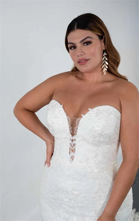 Sexy Strapless Plus Size Lace Fit And Flare Wedding Dress With Lace Up Back
