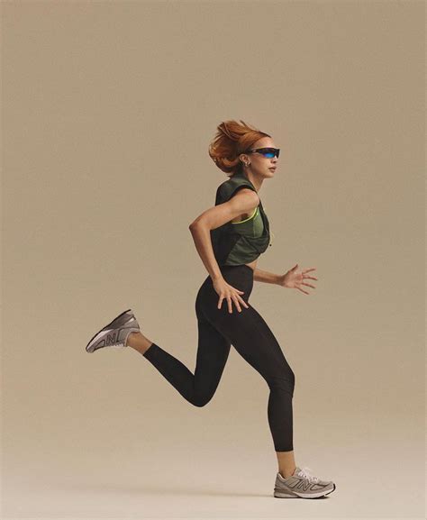 Pin By Anaija Head On Fitness Shoot Poses Running Pose Sport