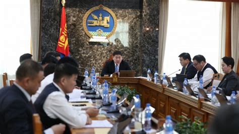 Засгийн газар хуралдаж байна