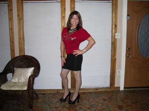 배경 화면 견인 여자 같은 십자가에 매달린 퀸 트랜스 젠더 짧은 복장 도착 자 어망 팬티 스타킹 십자군 치마 나들이 레깅스 옆집 여자 아이