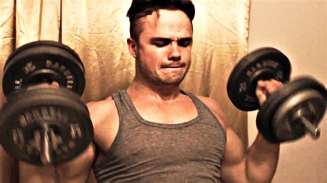 Как накачать плечи с гантелями дома Youtube