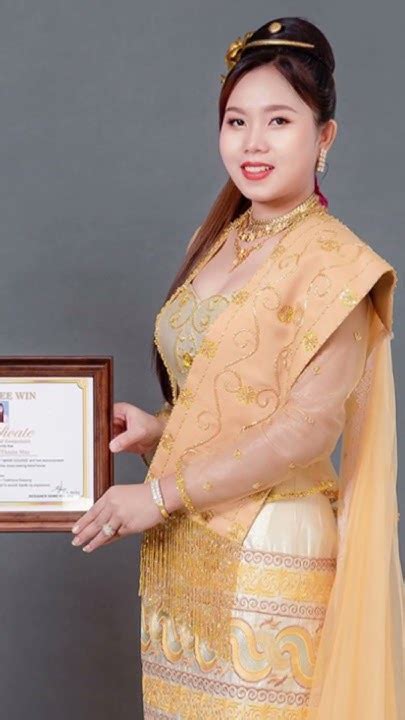 သင်တန်းဆင်းလက်မှတ်ပေးတုန်းကပုံလေးတွေ😘 Fashion Dress Designer Design Love Youtube