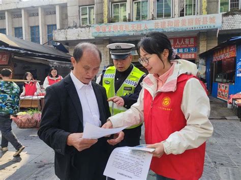 天柱县开展“交通出行”文明劝导志愿服务活动引导宣传群众