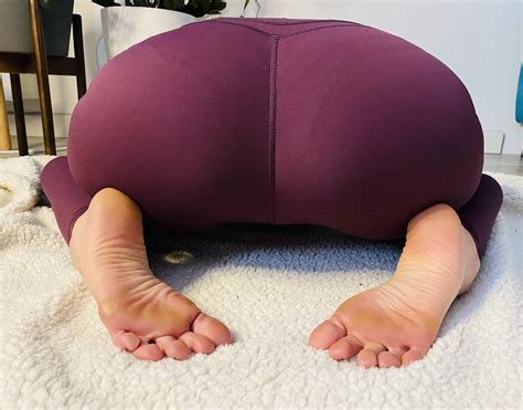 A Babe Too Squat Proof R YogaPants