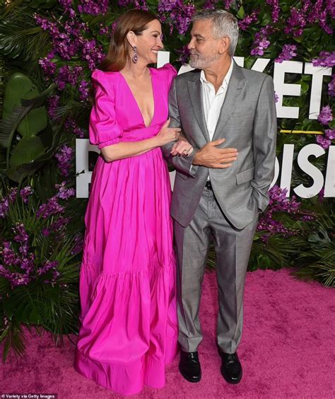 Не можеме да се одлучиме кој е поубав Џулија Робертс Џорџ Клуни или жена му 54 годишната