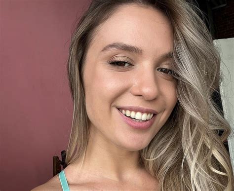 Polly Model Bio Age Height Wiki 😍 Models Biography