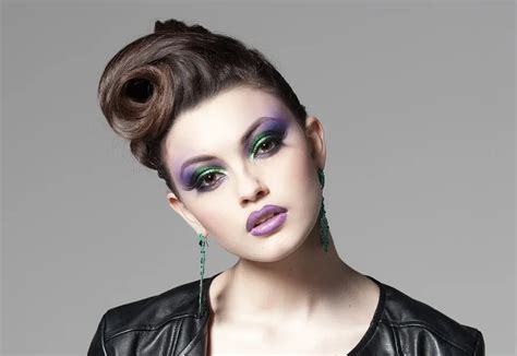 18 Magical Chola Hairstyles To Unleash Your Inner Chicana